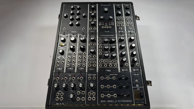 John Paul Jones Studio Gear Heads to Soundgas Timed Auction | Prism News