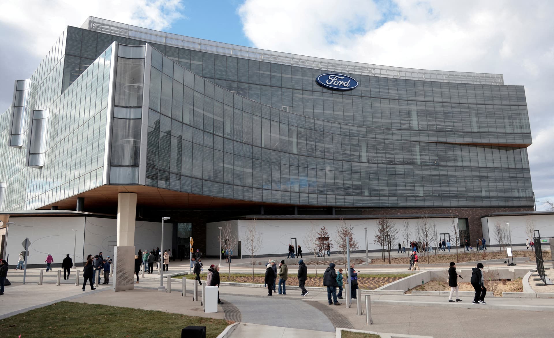 Ford recalls 548,463 Expedition SUVs over sharp console edges | Prism News