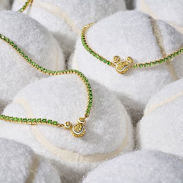 Fine Gold Chains and Petite Pendants Lead Minimalist Jewelry Trends in ...